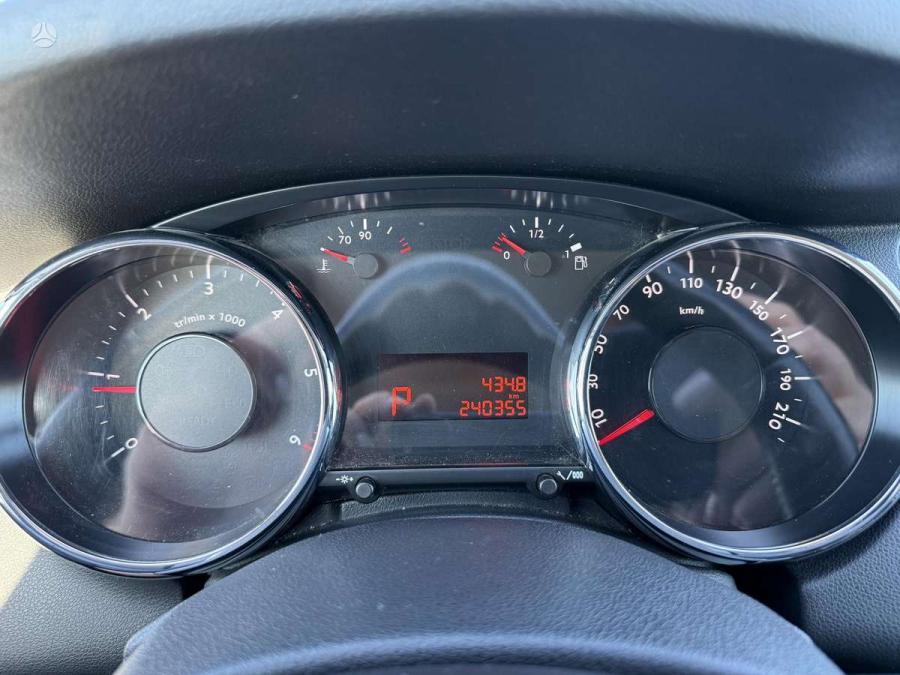 Pelēks Peugeot 5008 2015 Viļņa, ar dzinēja tilpumu 1.56 L un nobraukumu 240 tūkst. km par 5600 €, foto 17 vietnē AUTOMOTO.COM.LV