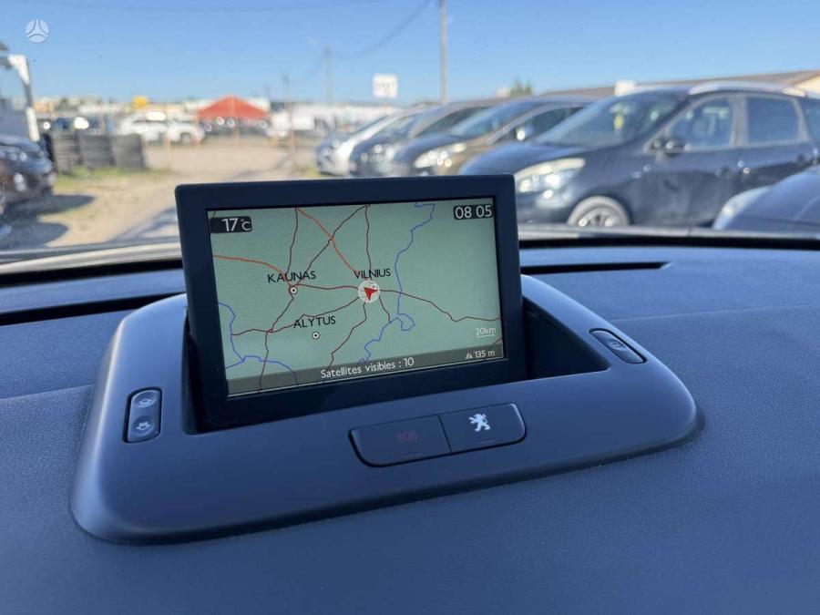 Pelēks Peugeot 5008 2015 Viļņa, ar dzinēja tilpumu 1.56 L un nobraukumu 240 tūkst. km par 5600 €, foto 18 vietnē AUTOMOTO.COM.LV