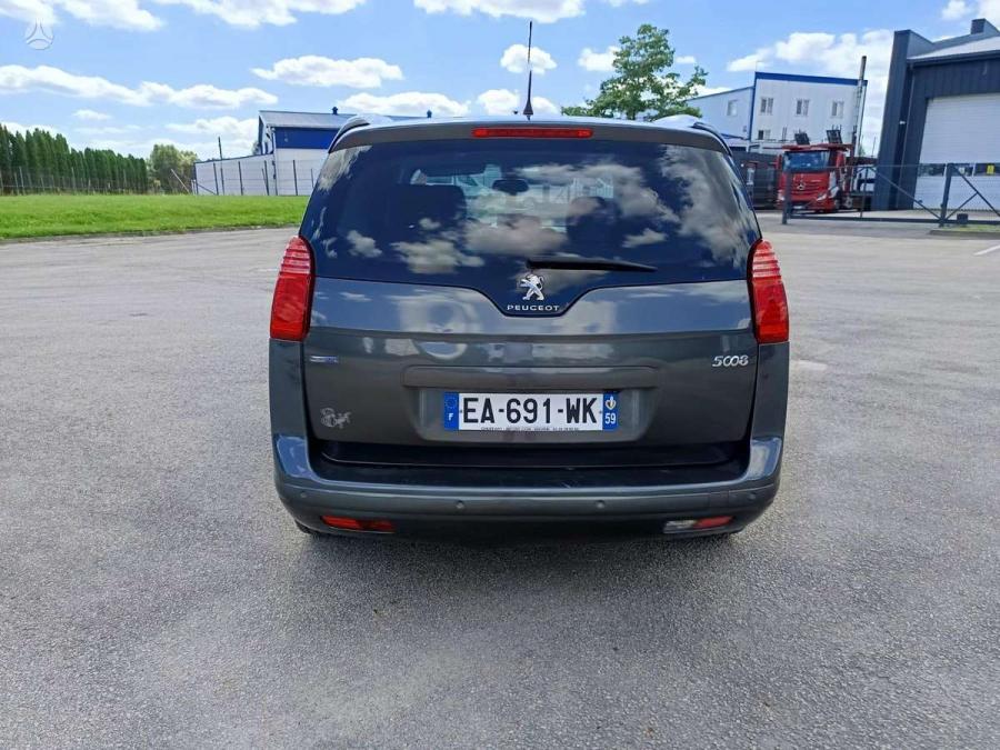 Серый Пежо 5008 2015 в Таураге, объемом двигателя 2.00 л и пробегом 265 тыс. км за 3800 €, фото 6 на AUTOMOTO.COM.LV