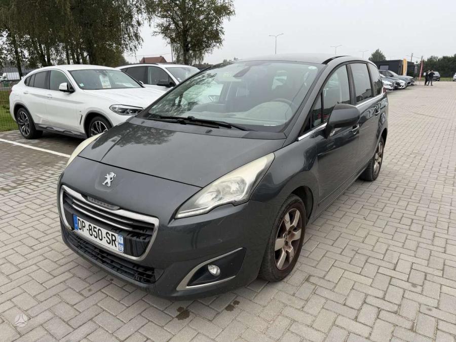 Pelēks Peugeot 5008 2015 Tauragė, ar dzinēja tilpumu 1.56 L un nobraukumu 320 tūkst. km par 3500 €, foto 1 vietnē AUTOMOTO.COM.LV