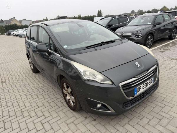 Grey Peugeot 5008 2015 in Taurage, with an engine capacity of 1.56 L and mileage of 320 thousand km for 3500 €, photo 3 on AUTOMOTO.COM.LV