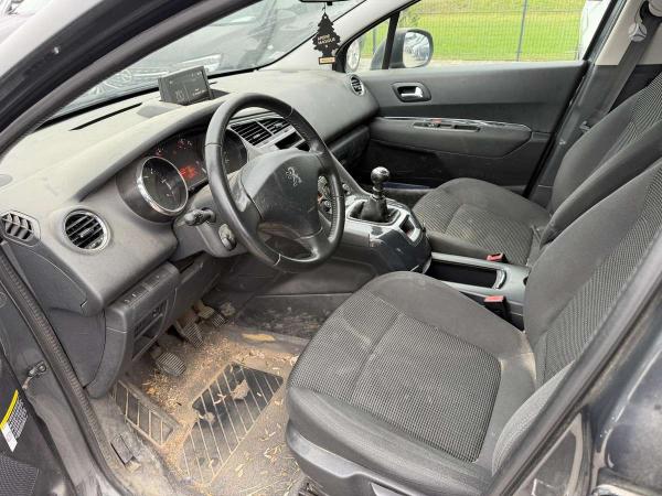 Grey Peugeot 5008 2015 in Taurage, with an engine capacity of 1.56 L and mileage of 320 thousand km for 3500 €, photo 6 on AUTOMOTO.COM.LV