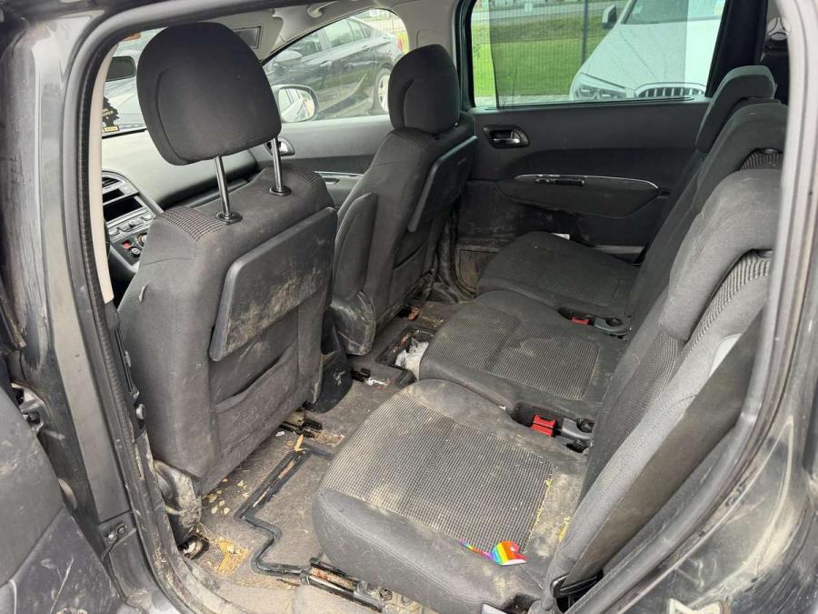 Pelēks Peugeot 5008 2015 Tauragė, ar dzinēja tilpumu 1.56 L un nobraukumu 320 tūkst. km par 3500 €, foto 7 vietnē AUTOMOTO.COM.LV