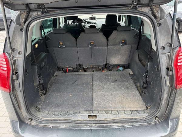 Grey Peugeot 5008 2015 in Taurage, with an engine capacity of 1.56 L and mileage of 320 thousand km for 3500 €, photo 8 on AUTOMOTO.COM.LV