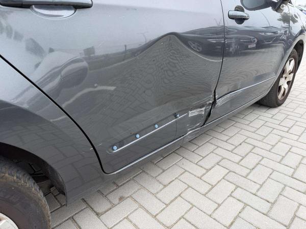 Grey Peugeot 5008 2015 in Taurage, with an engine capacity of 1.56 L and mileage of 320 thousand km for 3500 €, photo 9 on AUTOMOTO.COM.LV