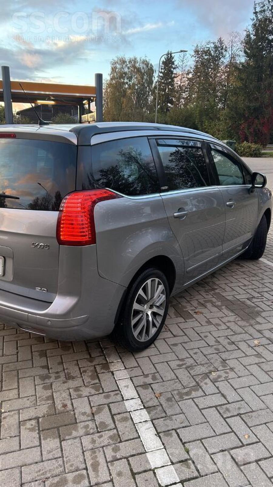 Grey Peugeot 5008 2015 in Jelgava, with an engine capacity of 2.00 L and mileage of 0 thousand km for 5750 €, photo 3 on AUTOMOTO.COM.LV