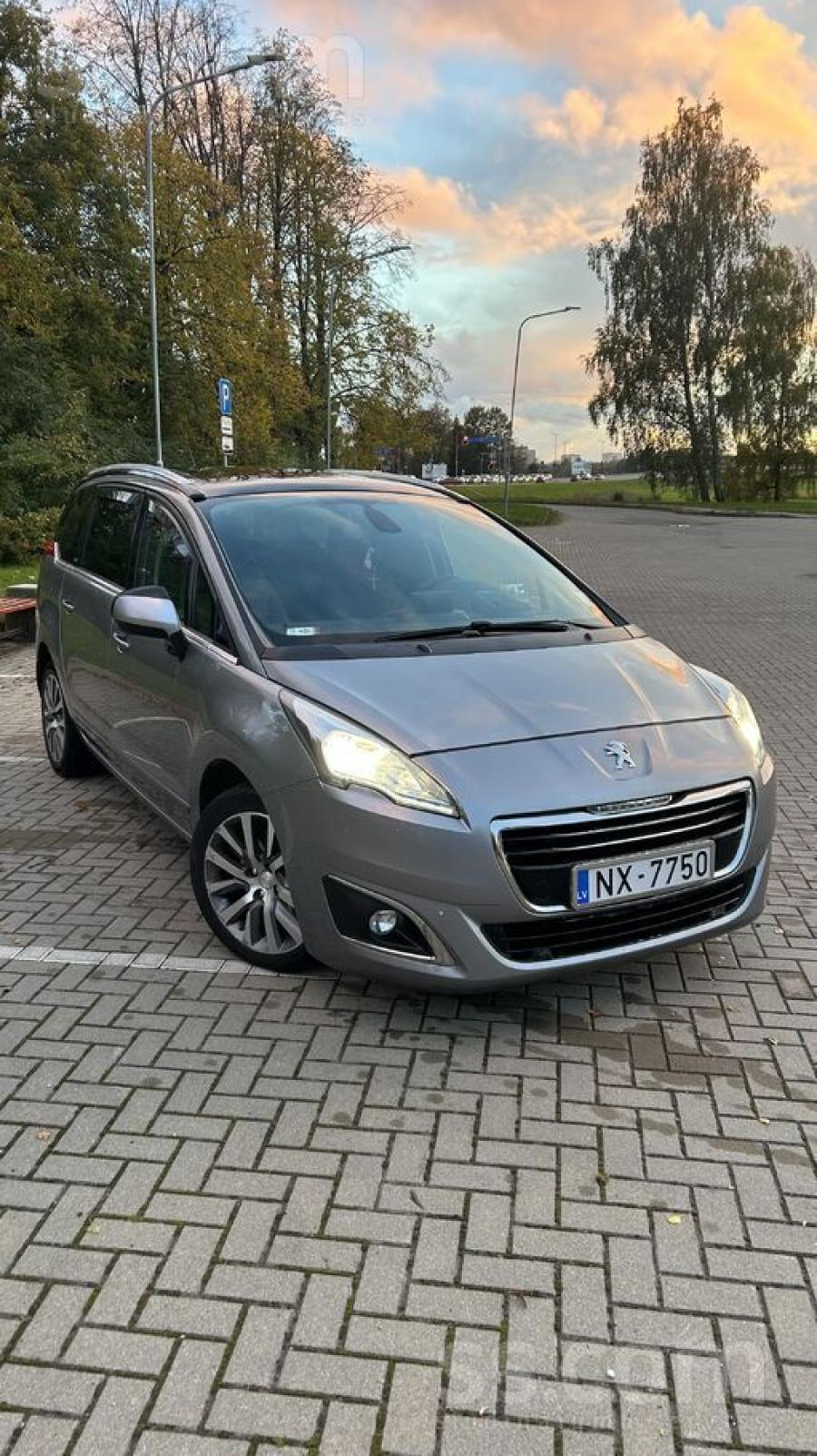 Grey Peugeot 5008 2015 in Jelgava, with an engine capacity of 2.00 L and mileage of 0 thousand km for 5750 €, photo 4 on AUTOMOTO.COM.LV