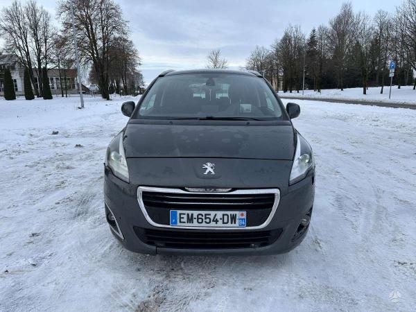 Grey Peugeot 5008 2016 in Taurage, with an engine capacity of 1.56 L and mileage of 240 thousand km for 4299 €, photo 2 on AUTOMOTO.COM.LV