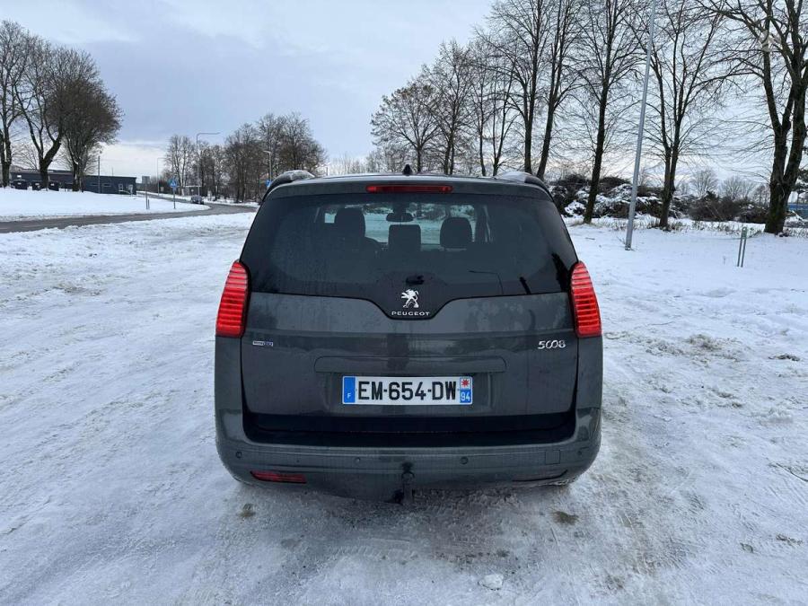 Grey Peugeot 5008 2016 in Taurage, with an engine capacity of 1.56 L and mileage of 240 thousand km for 4299 €, photo 4 on AUTOMOTO.COM.LV