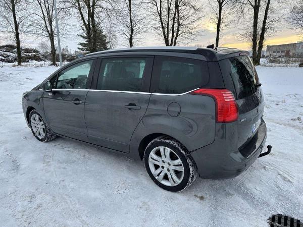 Grey Peugeot 5008 2016 in Taurage, with an engine capacity of 1.56 L and mileage of 240 thousand km for 4299 €, photo 6 on AUTOMOTO.COM.LV