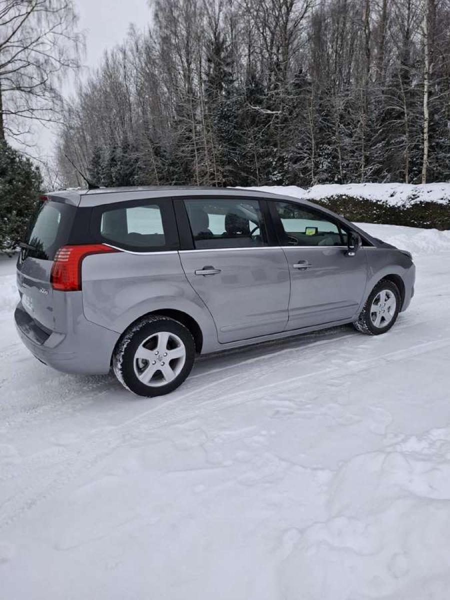 Pelēks Peugeot 5008 2016 Pasvalys, ar dzinēja tilpumu 1.20 L un nobraukumu 107 tūkst. km par 5900 €, foto 4 vietnē AUTOMOTO.COM.LV