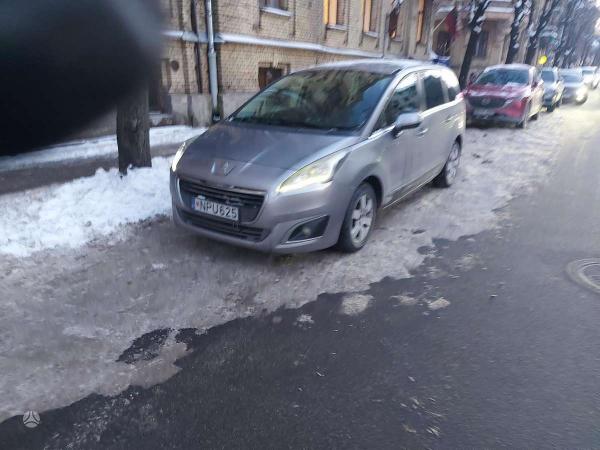 Grey Peugeot 5008 2016 in Vilnius, with an engine capacity of 1.56 L and mileage of 289 thousand km for 4600 €, photo 1 on AUTOMOTO.COM.LV
