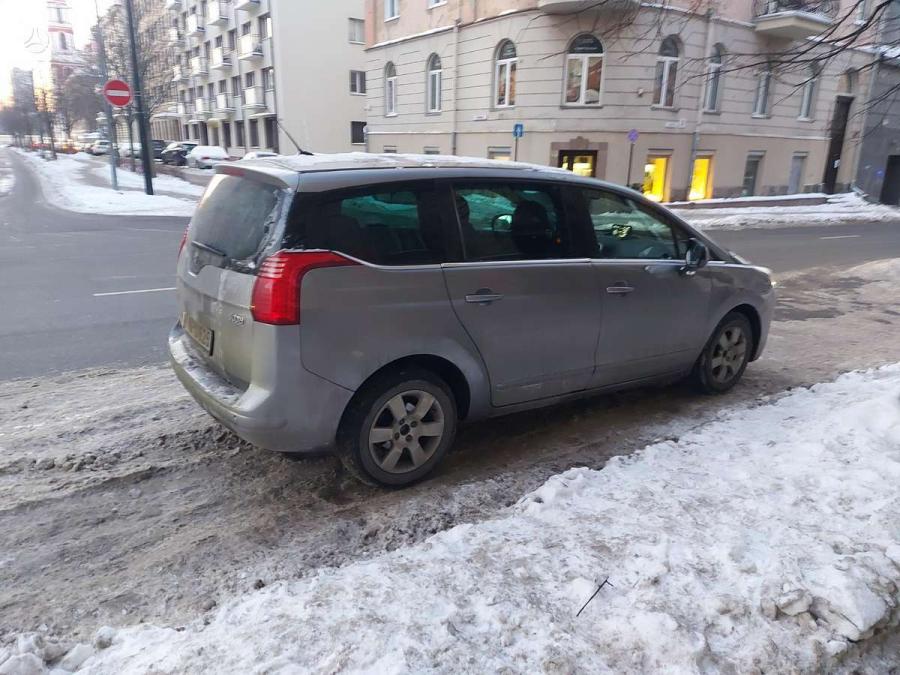 Pelēks Peugeot 5008 2016 Viļņa, ar dzinēja tilpumu 1.56 L un nobraukumu 289 tūkst. km par 4600 €, foto 3 vietnē AUTOMOTO.COM.LV