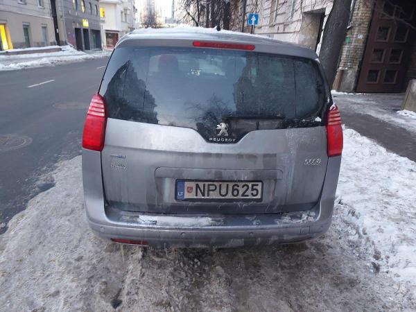 Grey Peugeot 5008 2016 in Vilnius, with an engine capacity of 1.56 L and mileage of 289 thousand km for 4600 €, photo 4 on AUTOMOTO.COM.LV