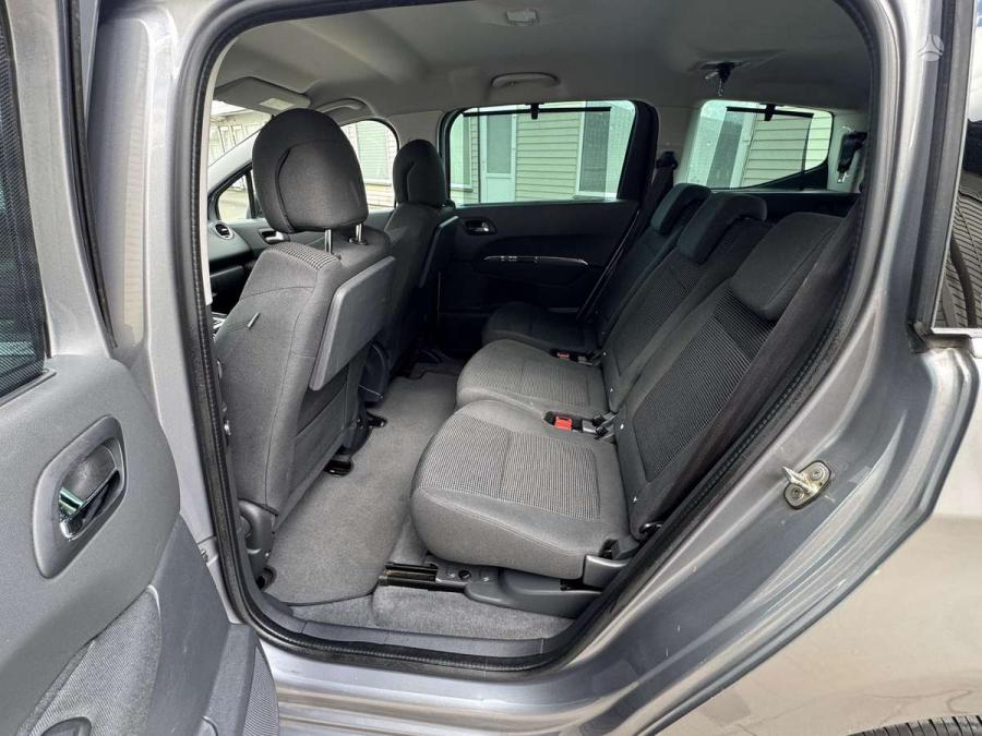Pelēks Peugeot 5008 2016 Viļņa, ar dzinēja tilpumu 1.56 L un nobraukumu 270 tūkst. km par 5600 €, foto 8 vietnē AUTOMOTO.COM.LV
