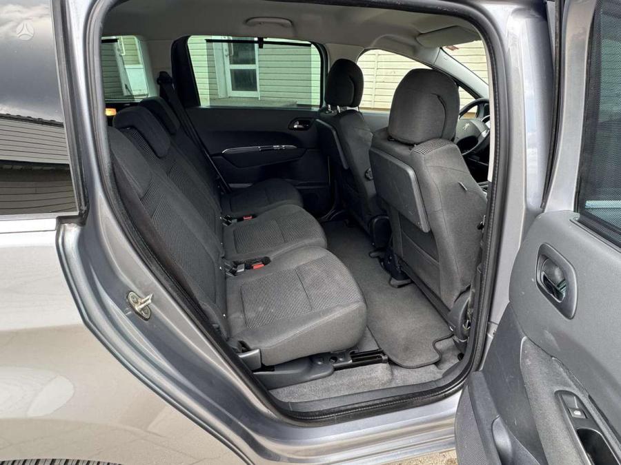 Pelēks Peugeot 5008 2016 Viļņa, ar dzinēja tilpumu 1.56 L un nobraukumu 270 tūkst. km par 5600 €, foto 11 vietnē AUTOMOTO.COM.LV