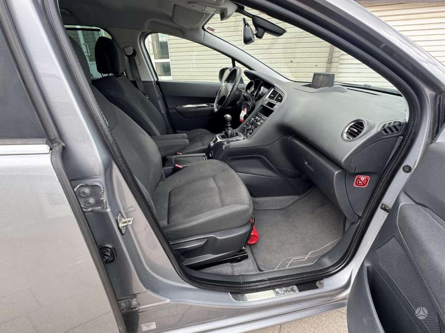 Pelēks Peugeot 5008 2016 Viļņa, ar dzinēja tilpumu 1.56 L un nobraukumu 270 tūkst. km par 5600 €, foto 12 vietnē AUTOMOTO.COM.LV
