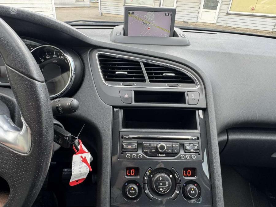 Pelēks Peugeot 5008 2016 Viļņa, ar dzinēja tilpumu 1.56 L un nobraukumu 270 tūkst. km par 5600 €, foto 15 vietnē AUTOMOTO.COM.LV