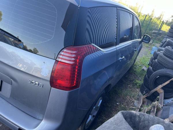 Grey Peugeot 5008 2016 in Taurage, with an engine capacity of 1.56 L and mileage of 260 thousand km for 1550 €, photo 2 on AUTOMOTO.COM.LV