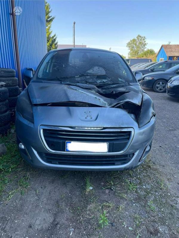 Grey Peugeot 5008 2016 in Taurage, with an engine capacity of 1.56 L and mileage of 260 thousand km for 1550 €, photo 6 on AUTOMOTO.COM.LV