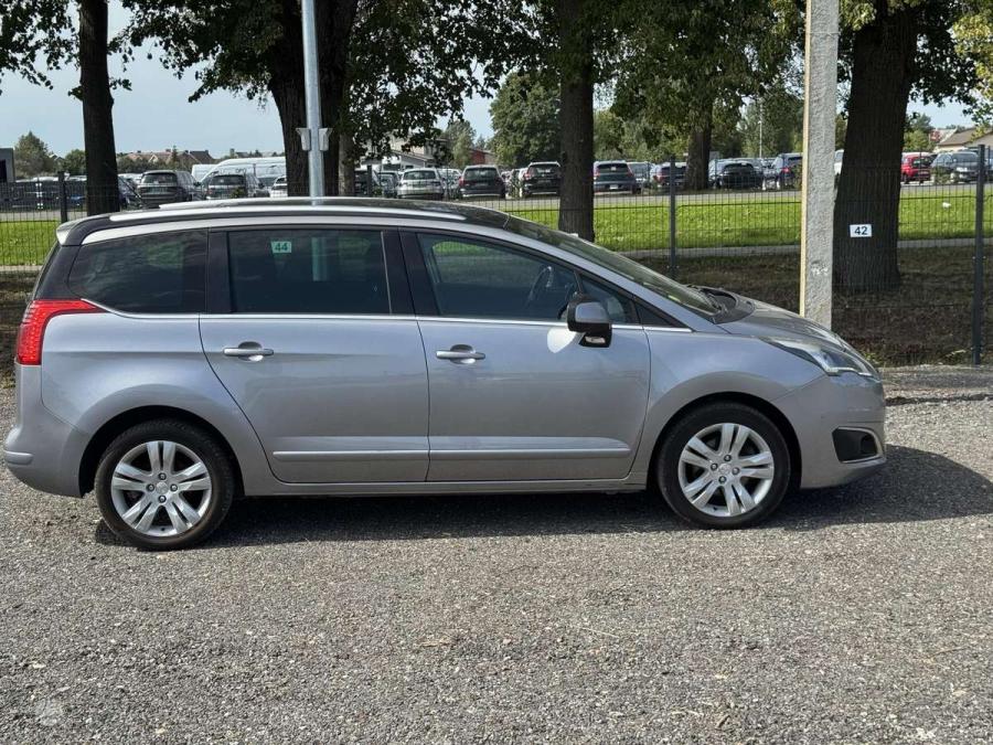 Grey Peugeot 5008 2016 in Taurage, with an engine capacity of 2.00 L and mileage of 243 thousand km for 4400 €, photo 3 on AUTOMOTO.COM.LV