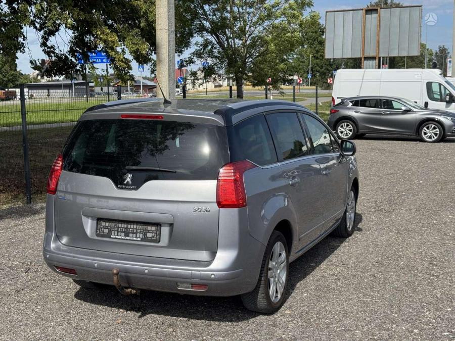 Grey Peugeot 5008 2016 in Taurage, with an engine capacity of 2.00 L and mileage of 243 thousand km for 4400 €, photo 4 on AUTOMOTO.COM.LV