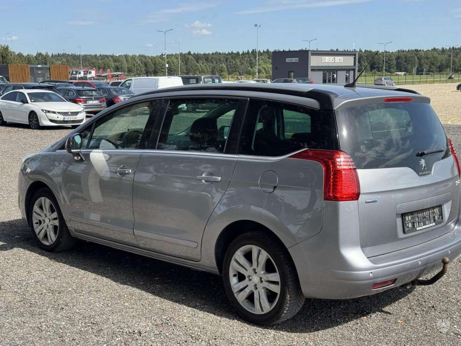 Grey Peugeot 5008 2016 in Taurage, with an engine capacity of 2.00 L and mileage of 243 thousand km for 4400 €, photo 6 on AUTOMOTO.COM.LV