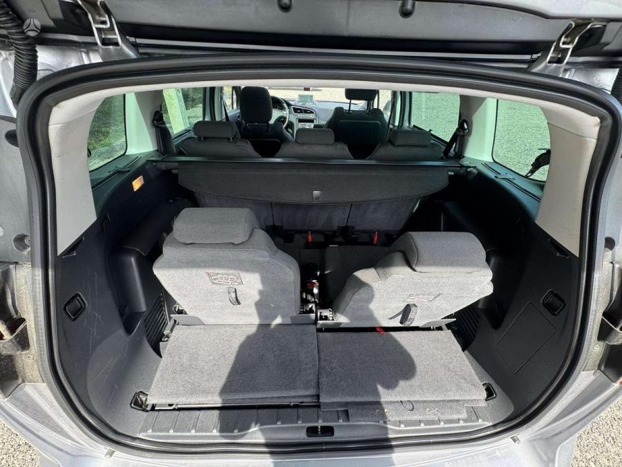 Grey Peugeot 5008 2016 in Taurage, with an engine capacity of 2.00 L and mileage of 243 thousand km for 4400 €, photo 11 on AUTOMOTO.COM.LV