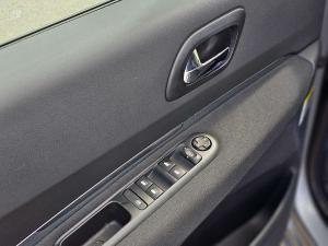 Grey Peugeot 5008 2016 in Siauliai, with an engine capacity of 1.20 L and mileage of 200 thousand km for 4950 €, photo 16 on AUTOMOTO.COM.LV