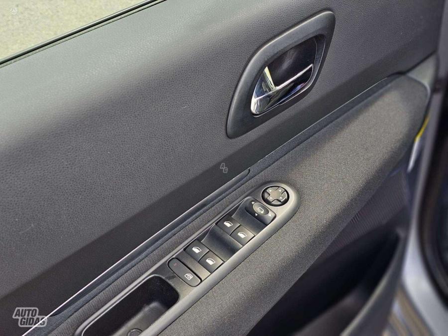 Pelēks Peugeot 5008 2016 Šauļi, ar dzinēja tilpumu 1.20 L un nobraukumu 200 tūkst. km par 4950 €, foto 16 vietnē AUTOMOTO.COM.LV