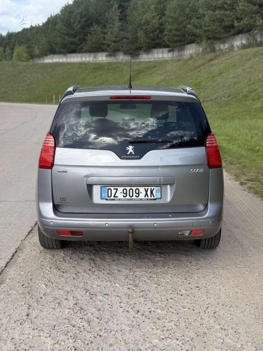 Pelēks Peugeot 5008 2016 Viļņa, ar dzinēja tilpumu 1.56 L un nobraukumu 215 tūkst. km par 5300 €, foto 6 vietnē AUTOMOTO.COM.LV