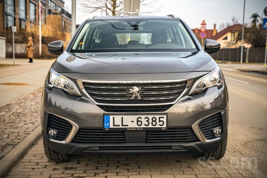 Grey Peugeot 5008 2018 in Riga, with an engine capacity of 1.50 L and mileage of 122 thousand km for 14990 €, photo 3 on AUTOMOTO.COM.LV