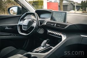 Grey Peugeot 5008 2018 in Riga, with an engine capacity of 1.50 L and mileage of 122 thousand km for 14990 €, photo 8 on AUTOMOTO.COM.LV