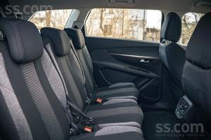 Grey Peugeot 5008 2018 in Riga, with an engine capacity of 1.50 L and mileage of 122 thousand km for 14990 €, photo 9 on AUTOMOTO.COM.LV