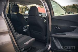 Grey Peugeot 5008 2018 in Riga, with an engine capacity of 1.50 L and mileage of 122 thousand km for 14990 €, photo 10 on AUTOMOTO.COM.LV