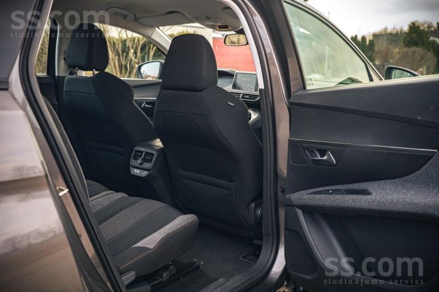 Grey Peugeot 5008 2018 in Riga, with an engine capacity of 1.50 L and mileage of 122 thousand km for 14990 €, photo 10 on AUTOMOTO.COM.LV