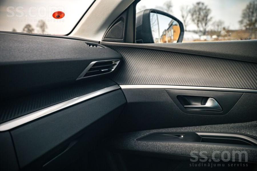 Grey Peugeot 5008 2018 in Riga, with an engine capacity of 1.50 L and mileage of 122 thousand km for 14990 €, photo 14 on AUTOMOTO.COM.LV