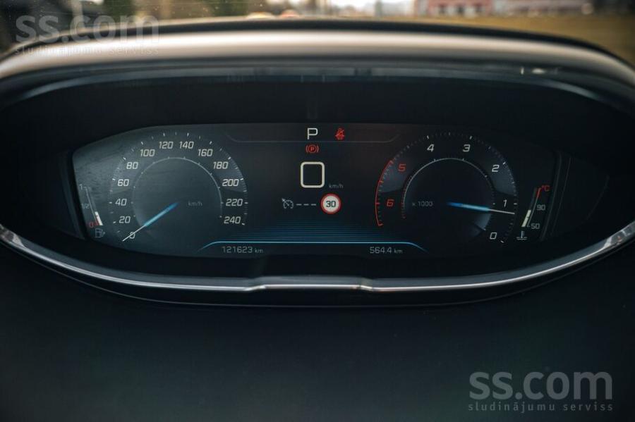 Grey Peugeot 5008 2018 in Riga, with an engine capacity of 1.50 L and mileage of 122 thousand km for 14990 €, photo 18 on AUTOMOTO.COM.LV