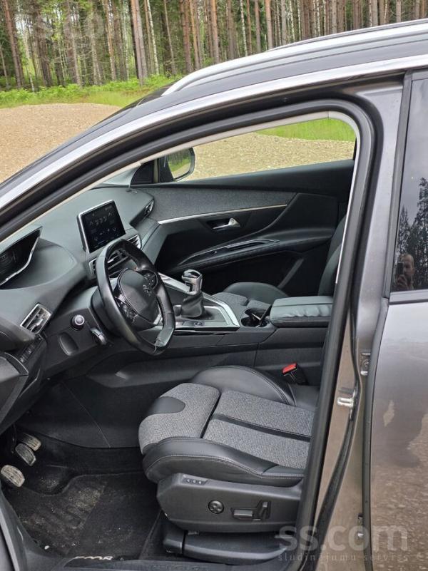Grey Peugeot 5008 2018 in Gulbene, with an engine capacity of 1.20 L and mileage of 230 thousand km for 9550 €, photo 9 on AUTOMOTO.COM.LV