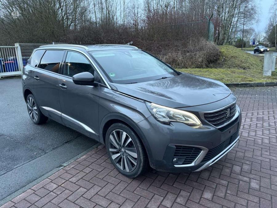 Grey Peugeot 5008 2019 in Ukmerge, with an engine capacity of 1.50 L and mileage of 298 thousand km for 8950 €, photo 3 on AUTOMOTO.COM.LV
