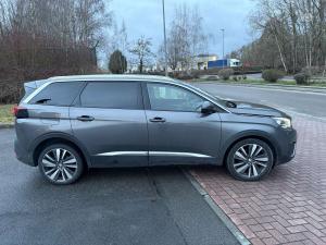 Grey Peugeot 5008 2019 in Ukmerge, with an engine capacity of 1.50 L and mileage of 298 thousand km for 8950 €, photo 4 on AUTOMOTO.COM.LV