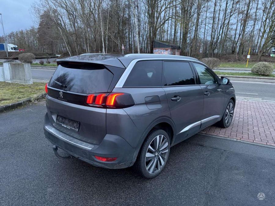 Grey Peugeot 5008 2019 in Ukmerge, with an engine capacity of 1.50 L and mileage of 298 thousand km for 8950 €, photo 5 on AUTOMOTO.COM.LV