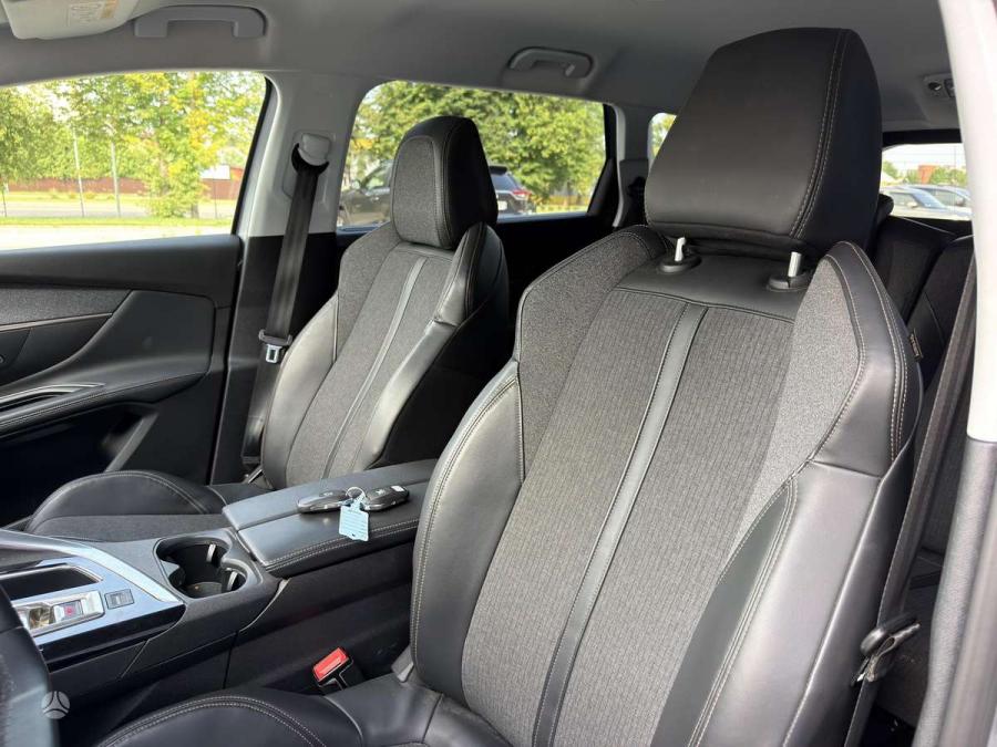 Pelēks Peugeot 5008 2020 Panevēža, ar dzinēja tilpumu 1.50 L un nobraukumu 199 tūkst. km par 11850 €, foto 15 vietnē AUTOMOTO.COM.LV