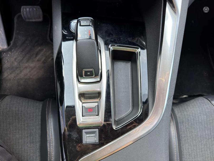 Pelēks Peugeot 5008 2020 Panevēža, ar dzinēja tilpumu 1.50 L un nobraukumu 199 tūkst. km par 11850 €, foto 32 vietnē AUTOMOTO.COM.LV
