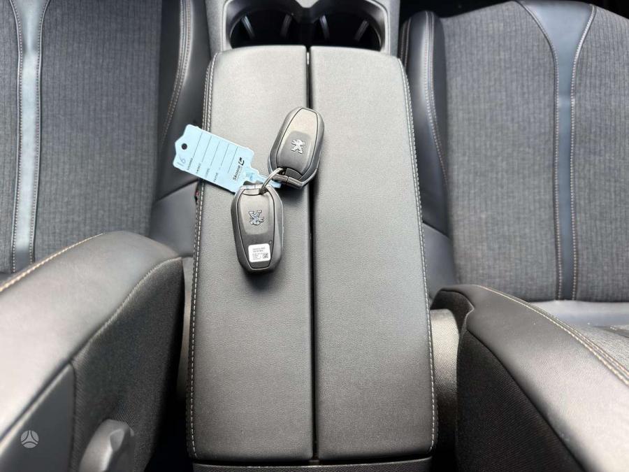Pelēks Peugeot 5008 2020 Panevēža, ar dzinēja tilpumu 1.50 L un nobraukumu 199 tūkst. km par 11850 €, foto 33 vietnē AUTOMOTO.COM.LV