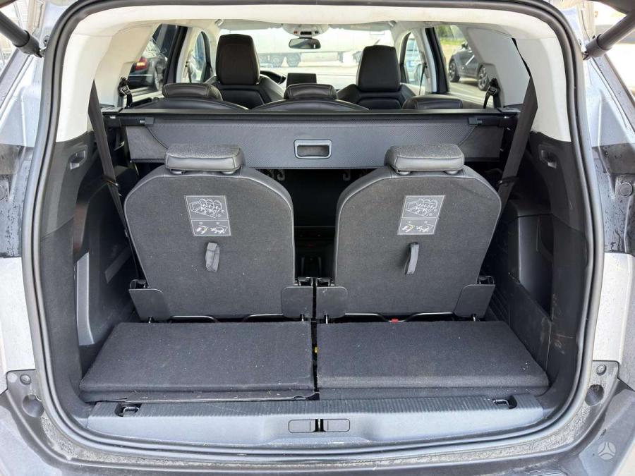Pelēks Peugeot 5008 2020 Panevēža, ar dzinēja tilpumu 1.50 L un nobraukumu 199 tūkst. km par 11850 €, foto 38 vietnē AUTOMOTO.COM.LV