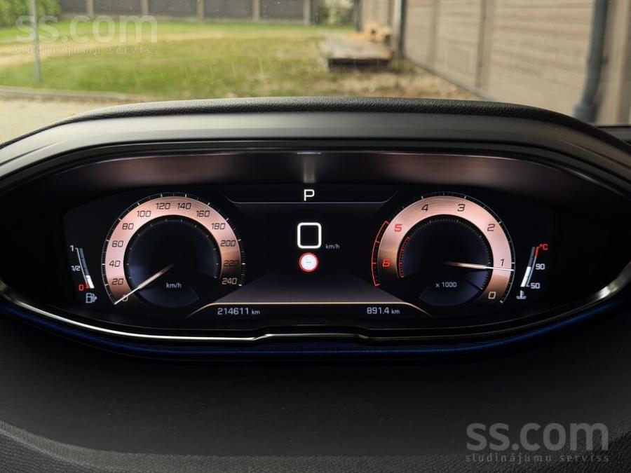 Grey Peugeot 5008 2020 in Jelgava, with an engine capacity of 1.50 L and mileage of 214 thousand km for 15990 €, photo 25 on AUTOMOTO.COM.LV