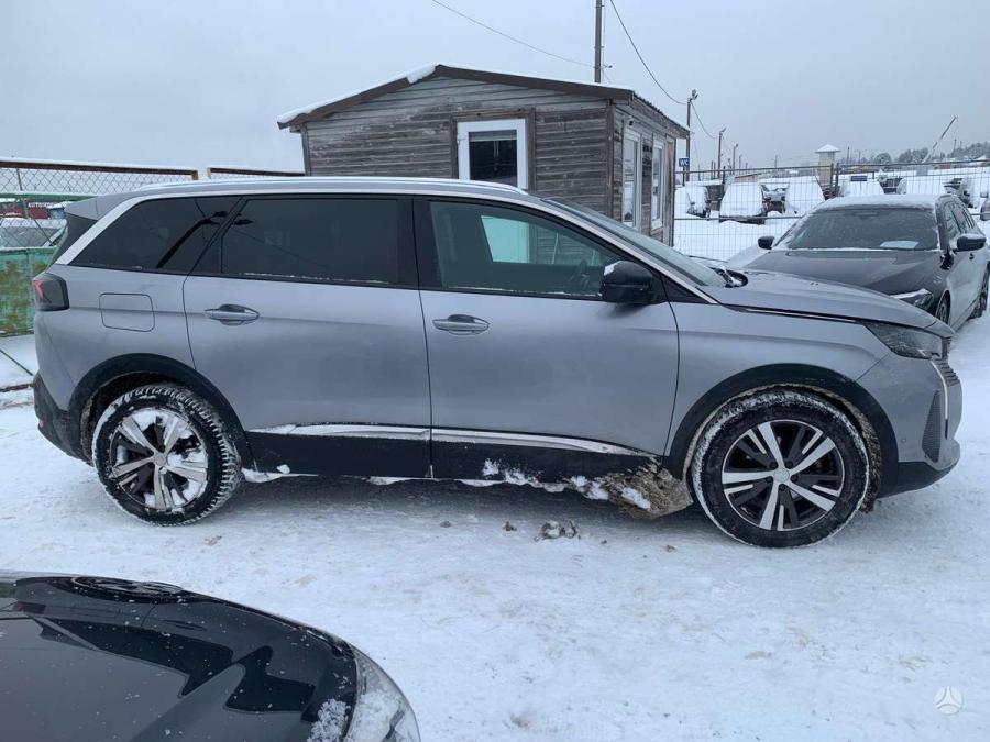 Grey Peugeot 5008 2023 in Vilnius, with an engine capacity of 1.50 L and mileage of 160 thousand km for 18876 €, photo 4 on AUTOMOTO.COM.LV