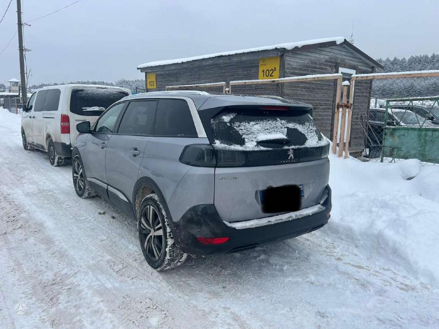 Grey Peugeot 5008 2023 in Vilnius, with an engine capacity of 1.50 L and mileage of 160 thousand km for 18876 €, photo 11 on AUTOMOTO.COM.LV