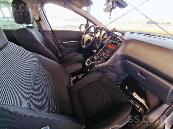 Grey Peugeot 5008 2009 in Riga, with an engine capacity of 1.60 L and mileage of 215 thousand km for 2990 €, photo 9 on AUTOMOTO.COM.LV